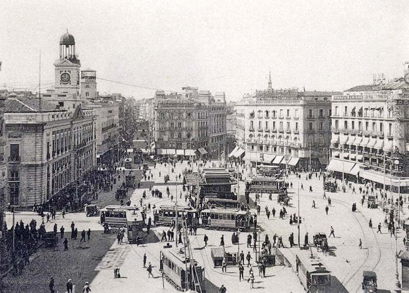 Fotos antiguas de Madrid en blanco y negro: Puerta del Sol | OgoTours